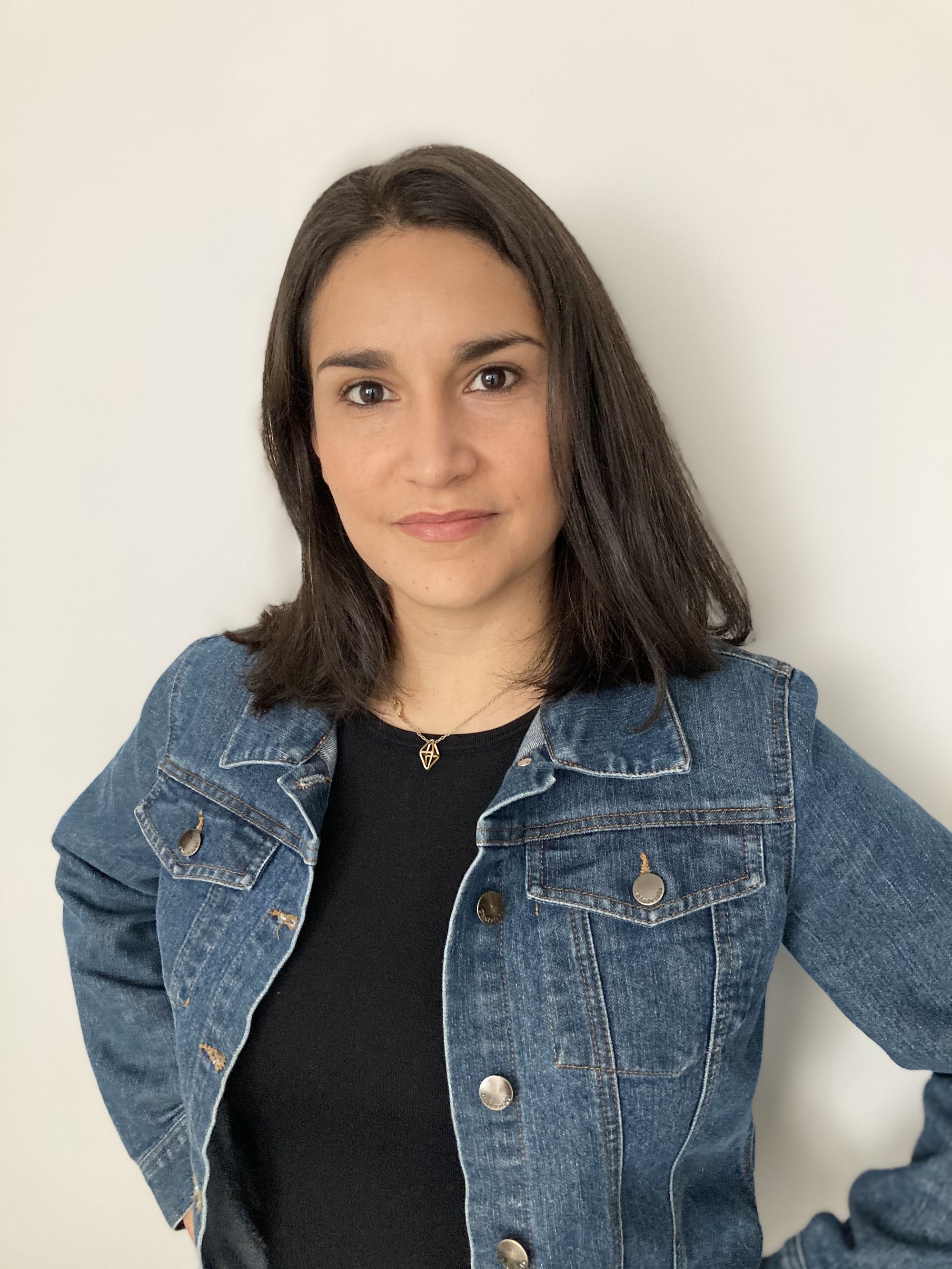 Andrea Valencia Aranda - About - Independent Curators International