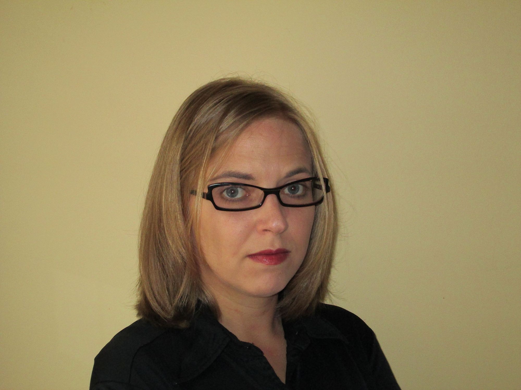 Emily Garner - About - Independent Curators International