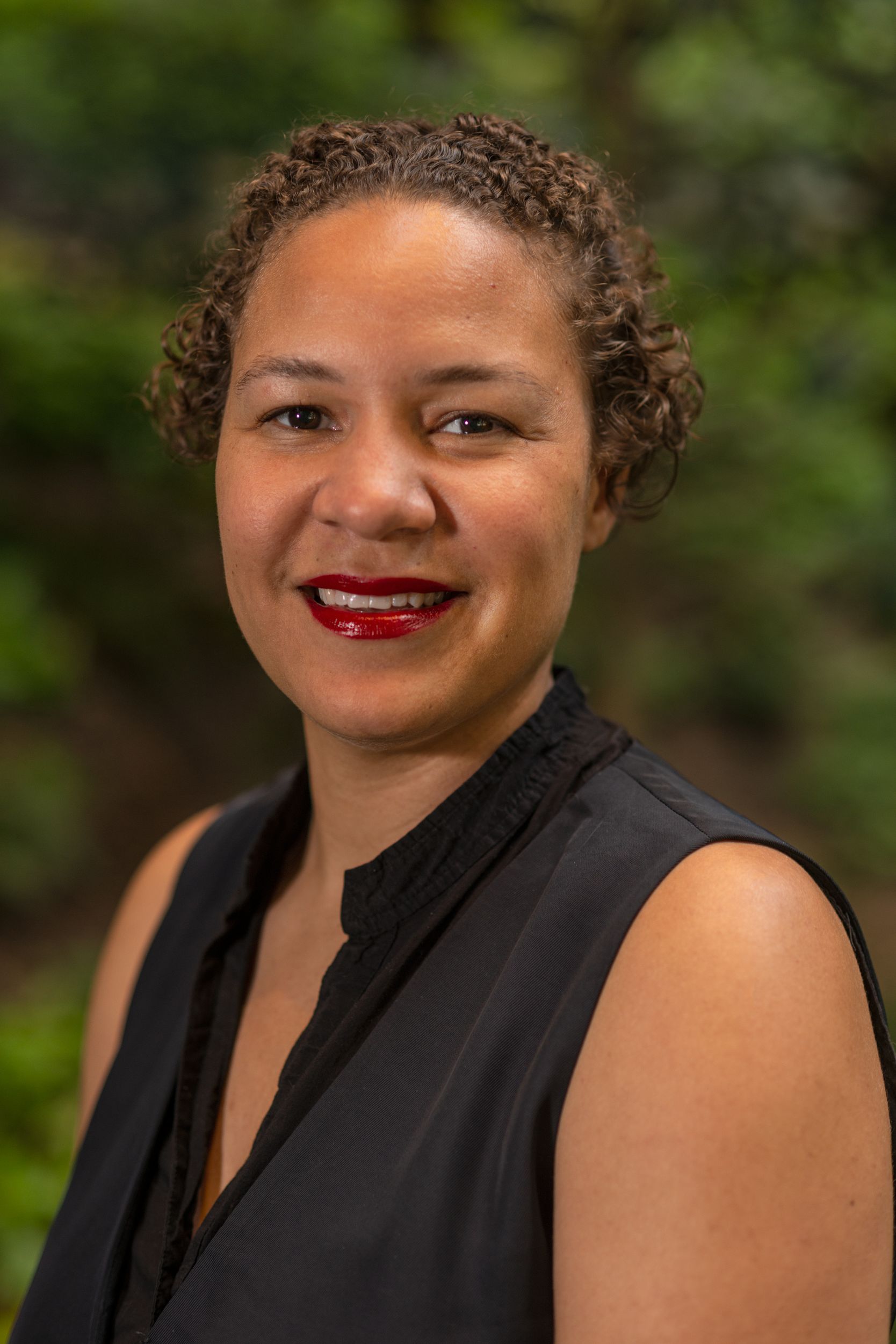 Jennifer Evans - About - Independent Curators International