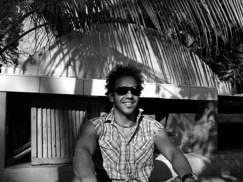Simon Vega - About - Independent Curators International